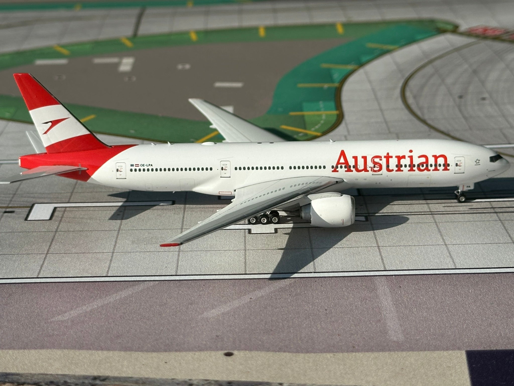 Austrian Airlines 777-200ER OE-LPA Phoenix Models 1:400 – JH Wings